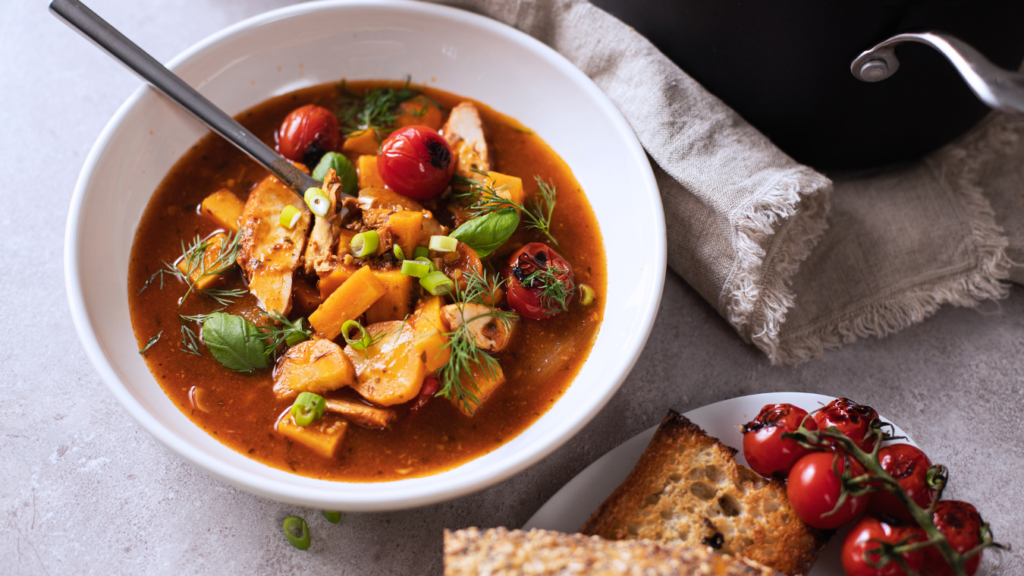 Kyllingsuppe med søtpotet og tomat - Spiseklar